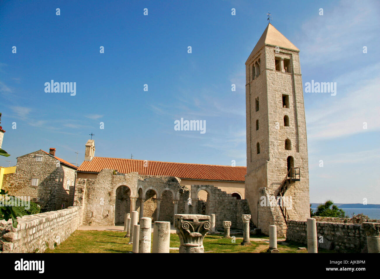 Turm und Ruinen St Johannes Evangelist Kirche Kloster Altstadt Rab ...
