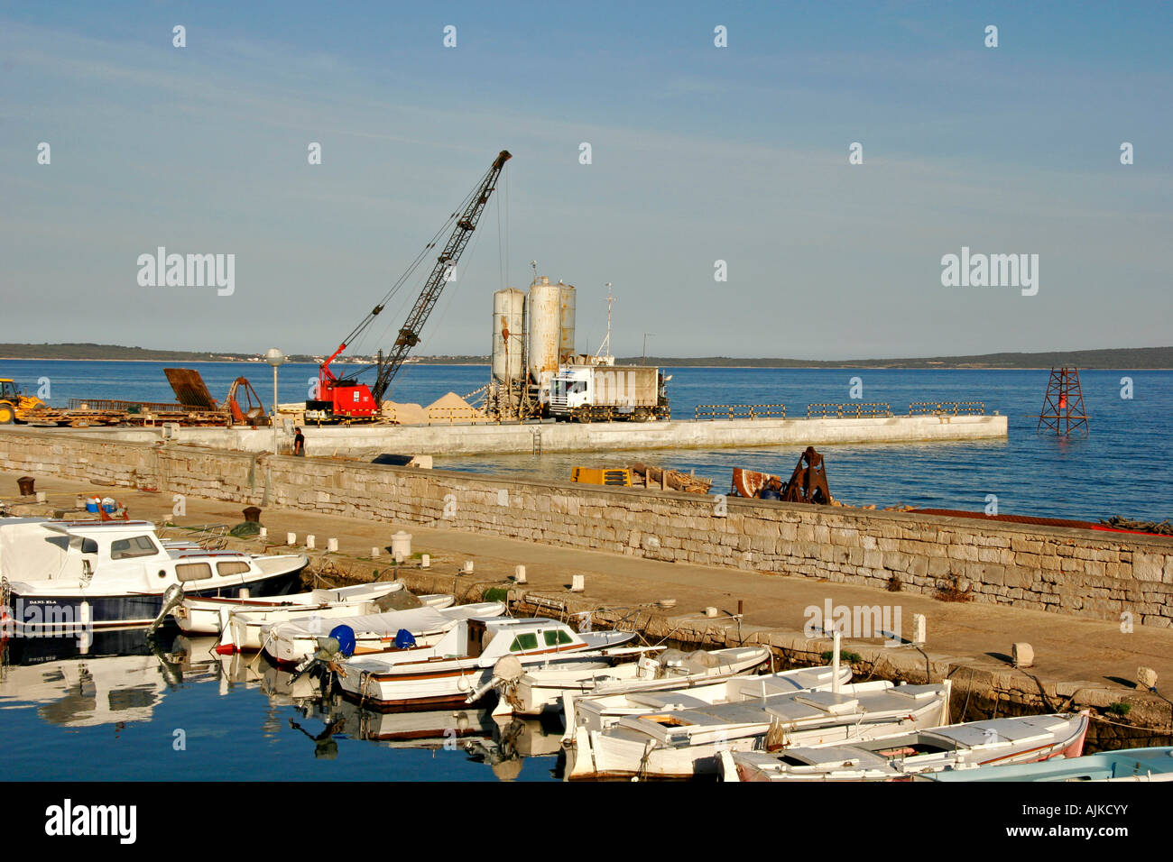 HRV Kroatien Olib 25 05 2007 Im Hafen von Olib auf der Insel Olib ...