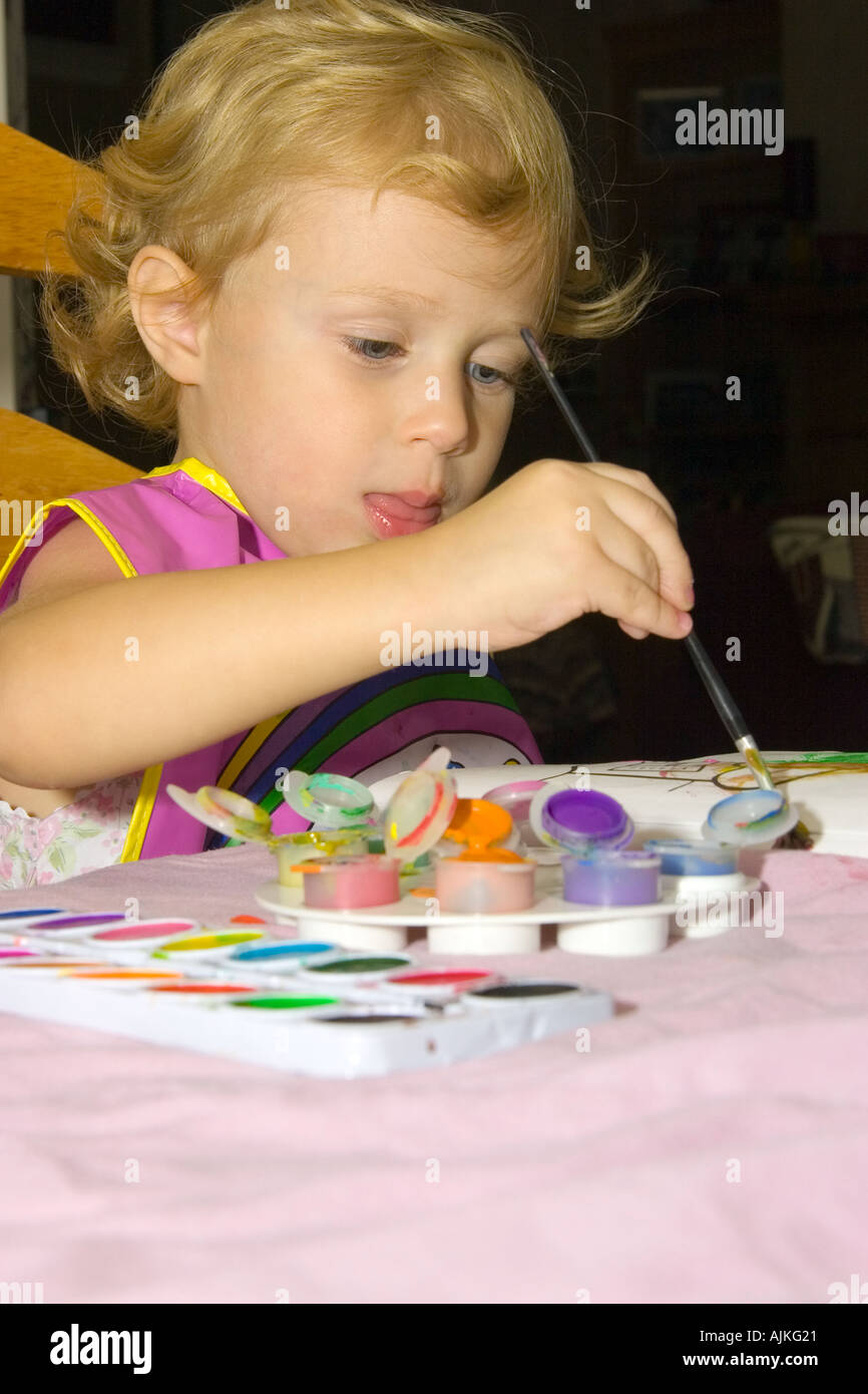 Girl child painting Stock Photo - Alamy