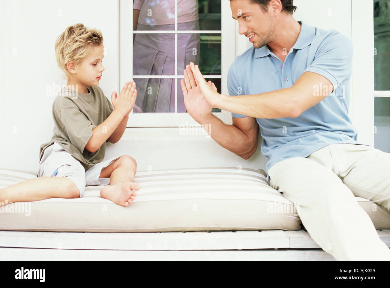 Clapping hand hi-res stock photography and images - Alamy