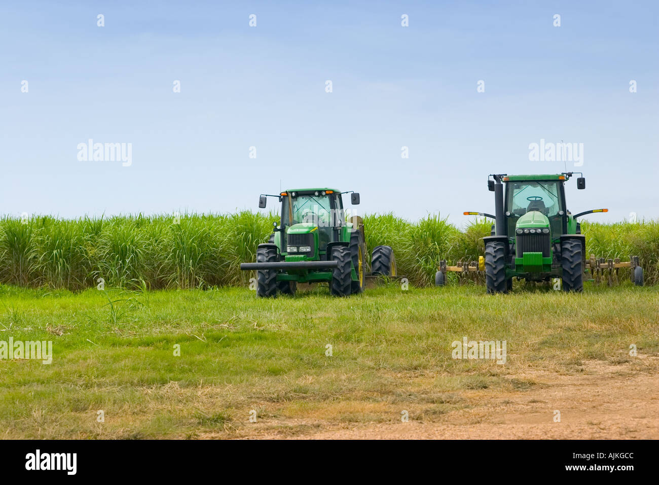 Tractors field hi-res stock photography and images - Alamy