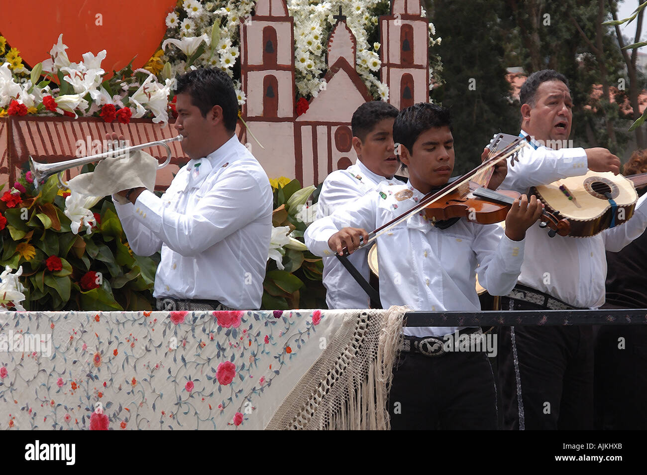Mariachi band hi-res stock photography and images - Alamy