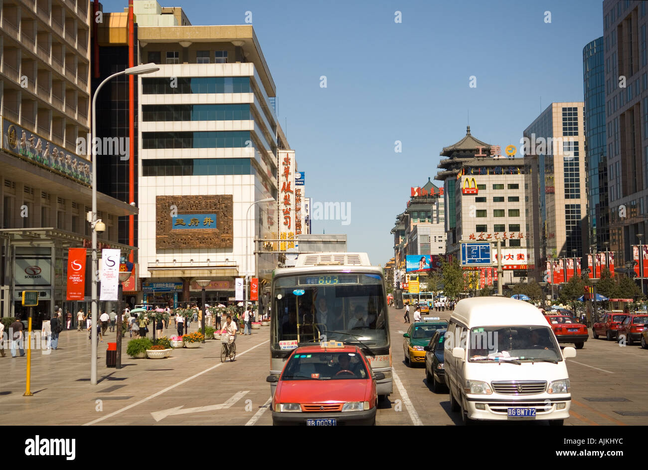 Cars on Wang Fu Jing Shopping Street Beijing Stock Photo - Alamy