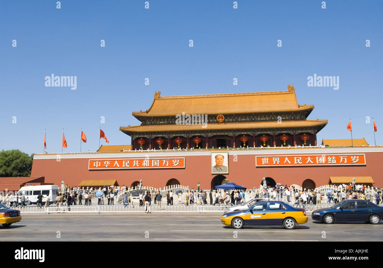 Cars at gate images hi-res stock photography and images - Alamy