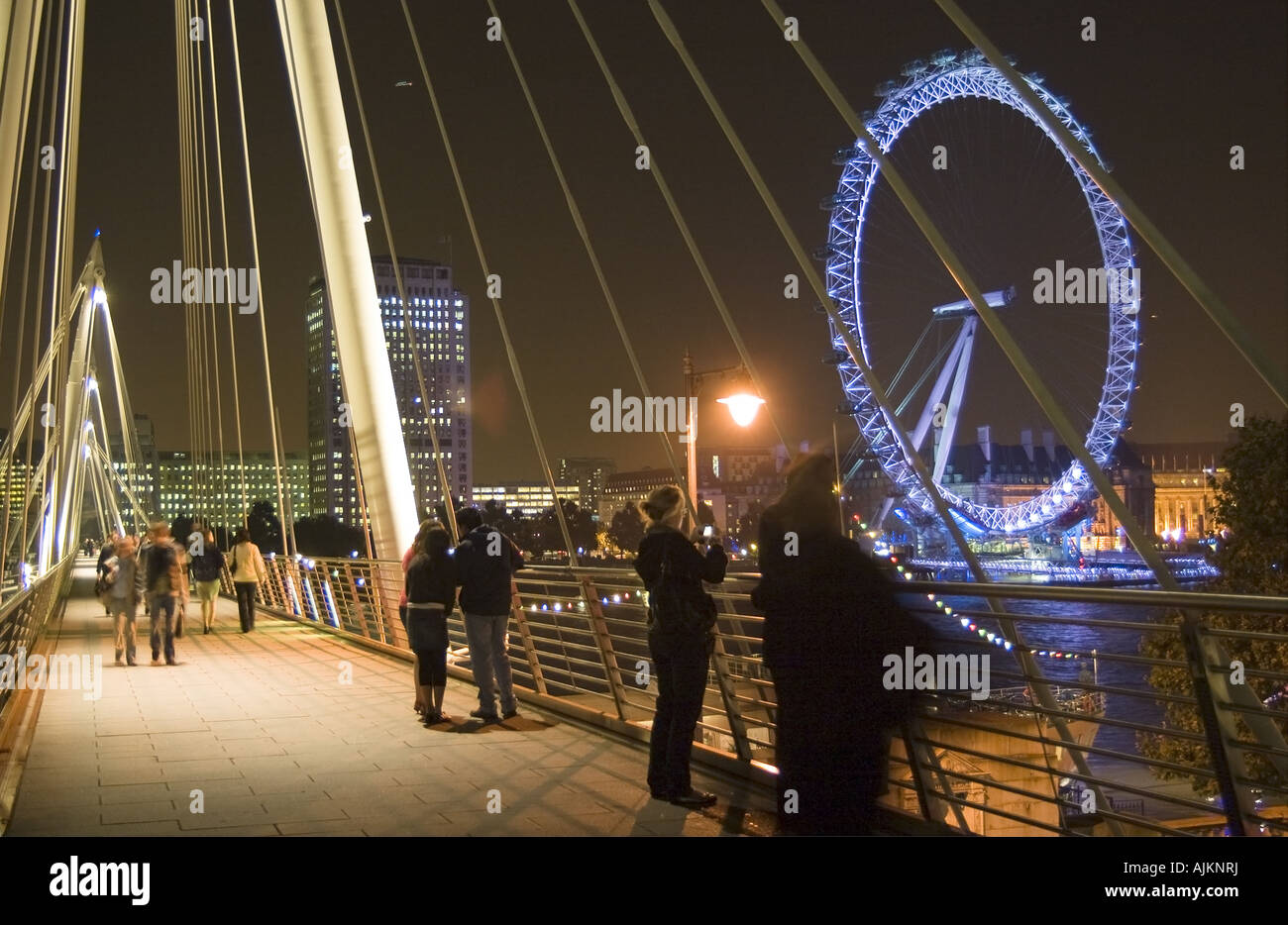 Golden Jubilee Footbridge London At Night.These Bridges Run Alongside ...