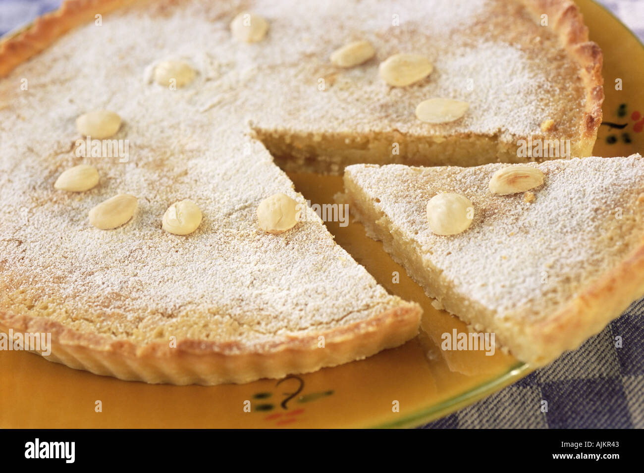 Make a cut hi-res stock photography and images - Alamy