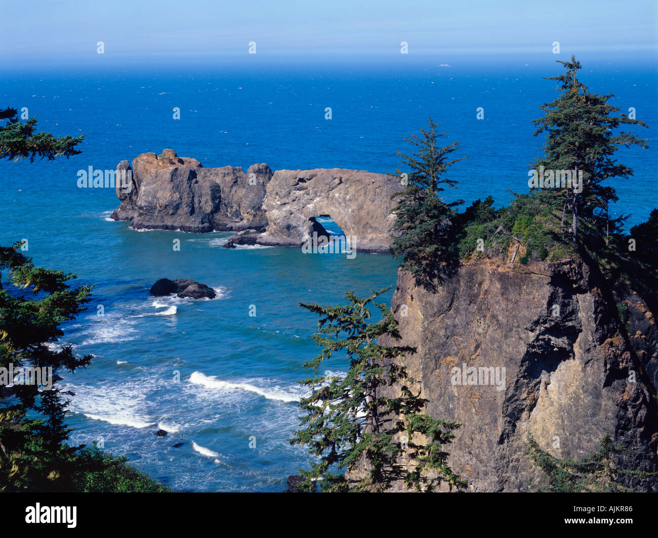 Arch rock oregon hi-res stock photography and images - Alamy
