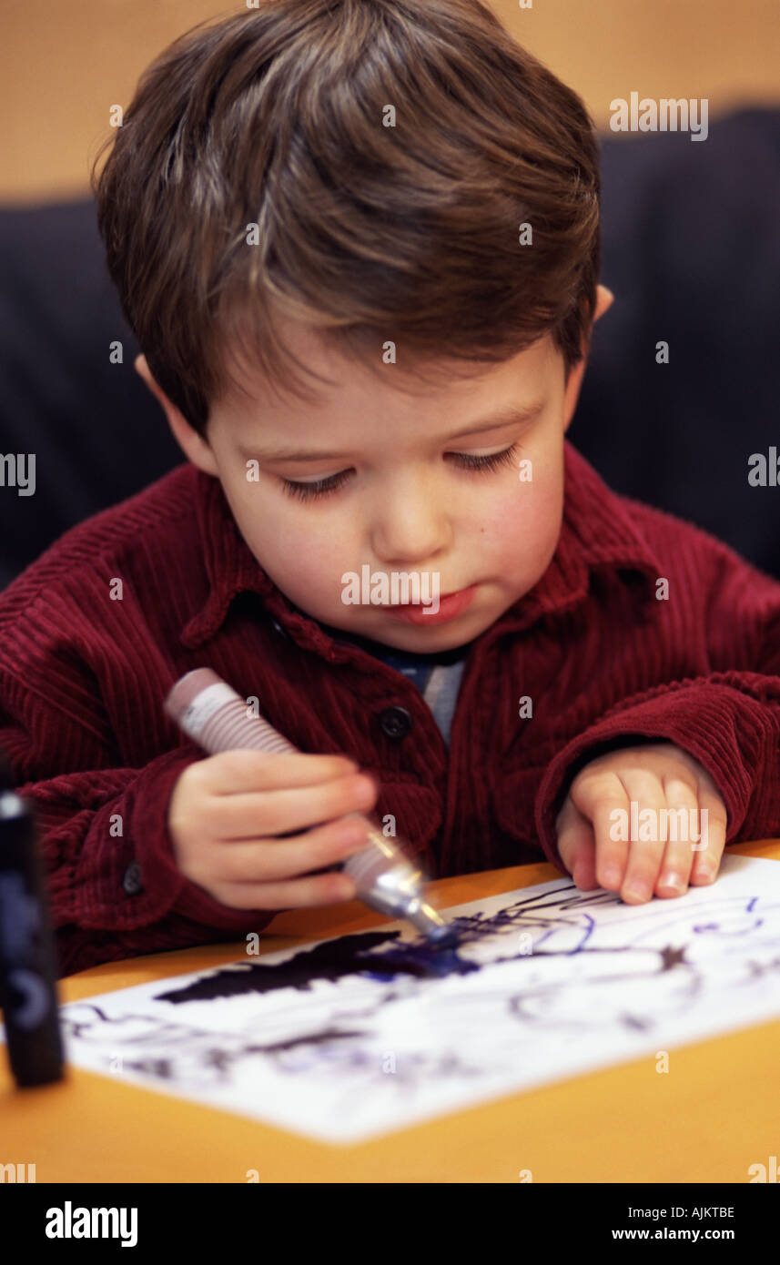 Boy drawing a picture Stock Photo - Alamy