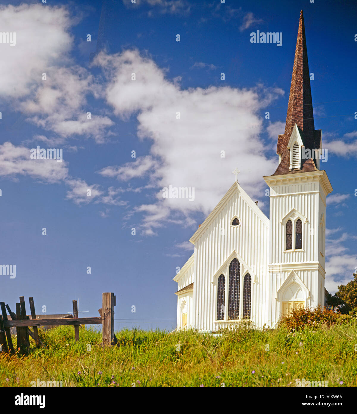 Small country church in california hi-res stock photography and images ...