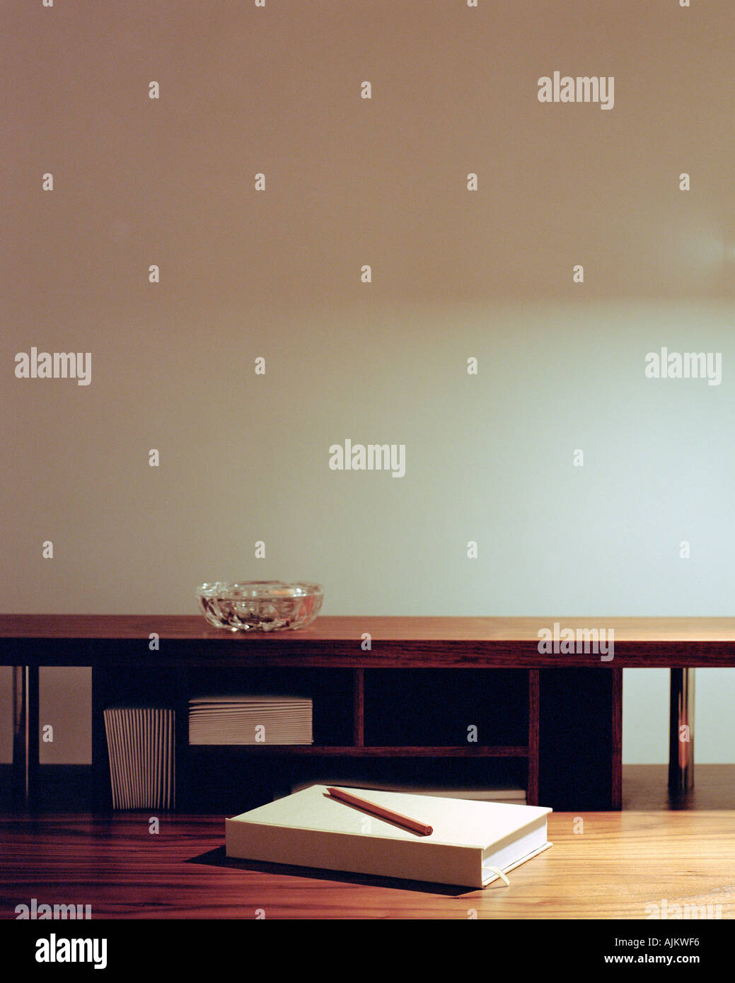 Stationery on a desk Stock Photo - Alamy