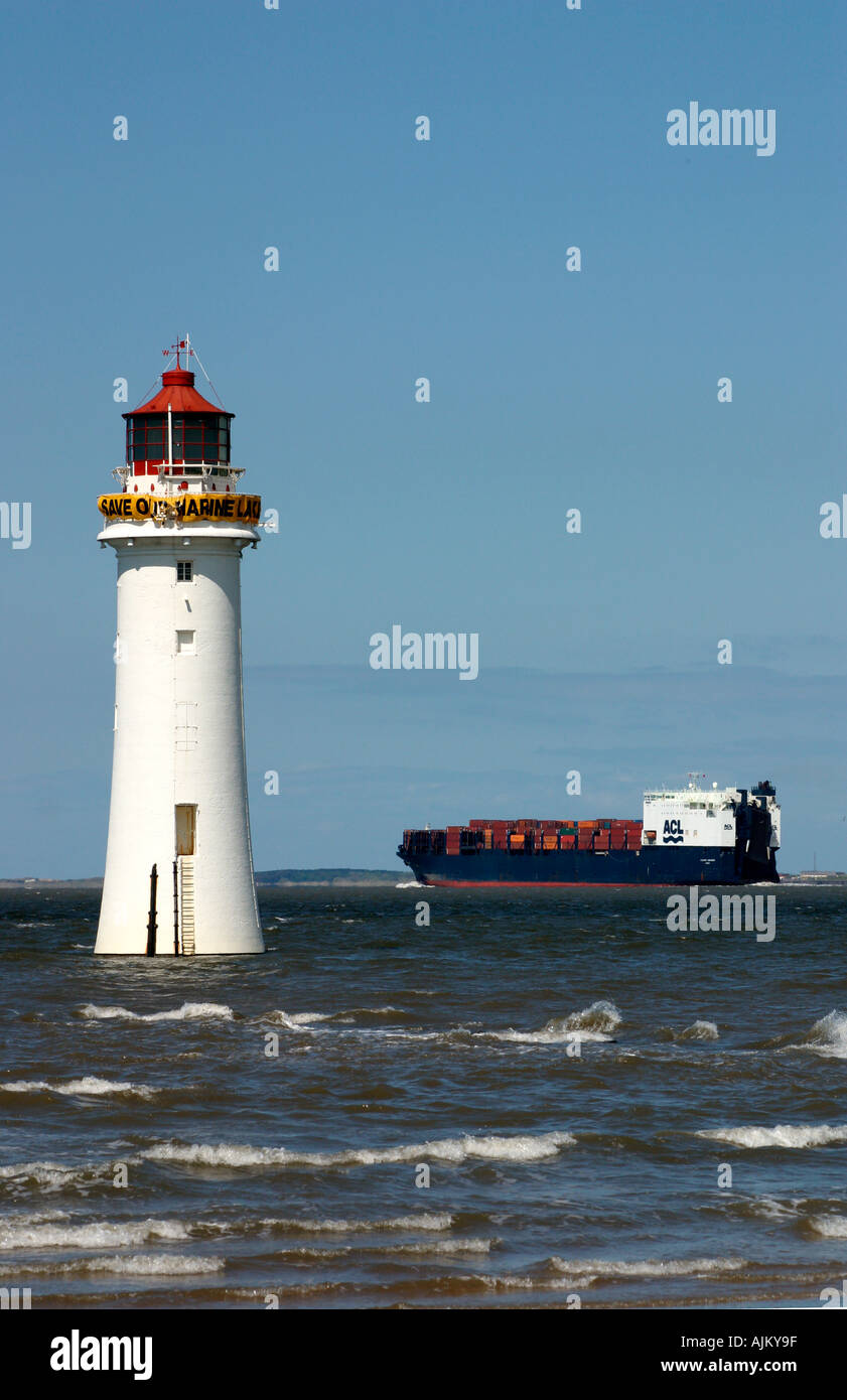 Lighthouse ship safety hi-res stock photography and images - Alamy