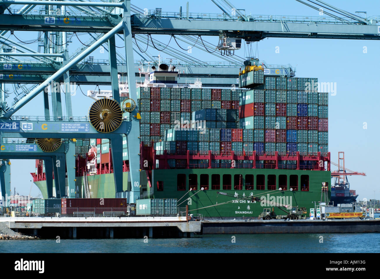 China shipping container lines hi-res stock photography and images - Alamy