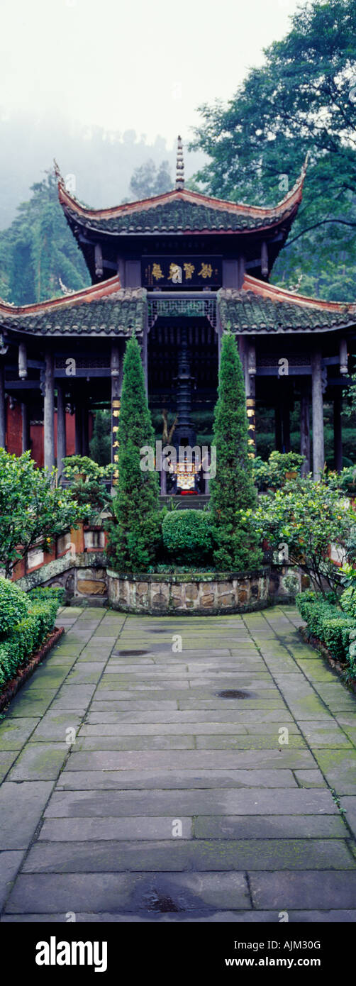 Fuhu Temple, Mount Emei, China Stock Photo - Alamy