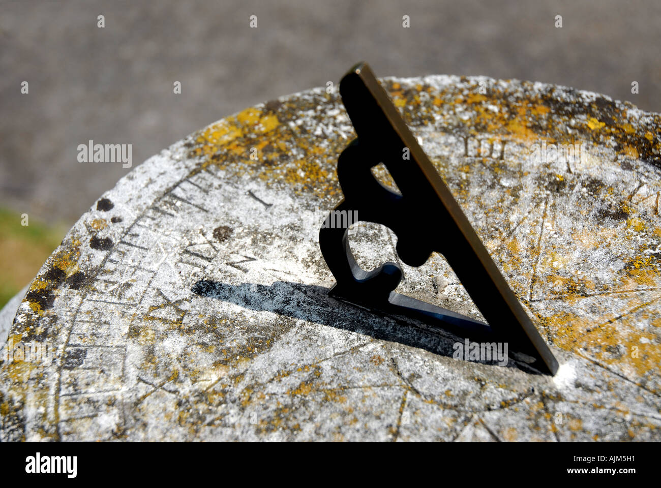 Sundial marker hi-res stock photography and images - Alamy