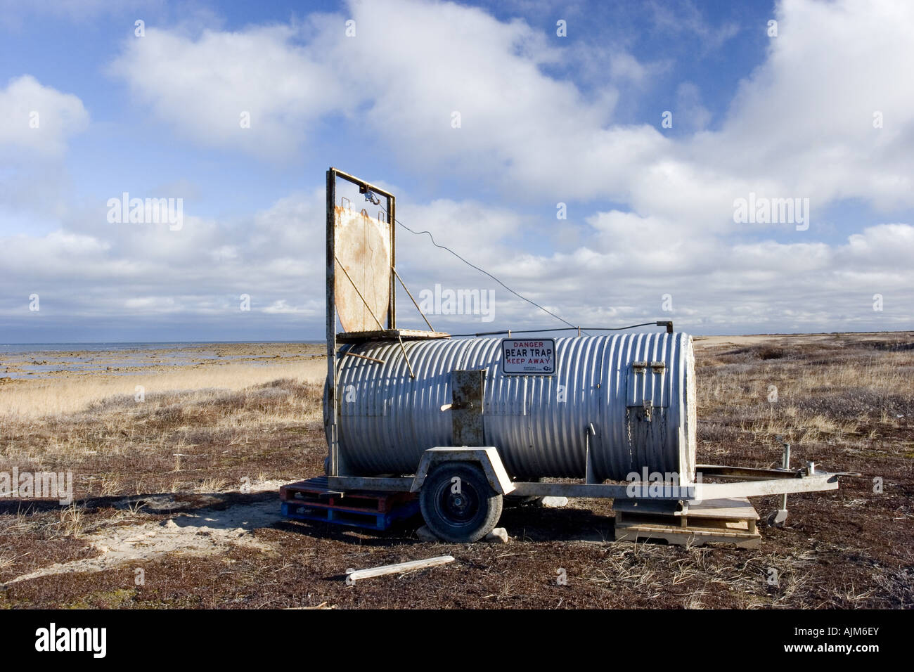 Bear traps hi-res stock photography and images - Alamy