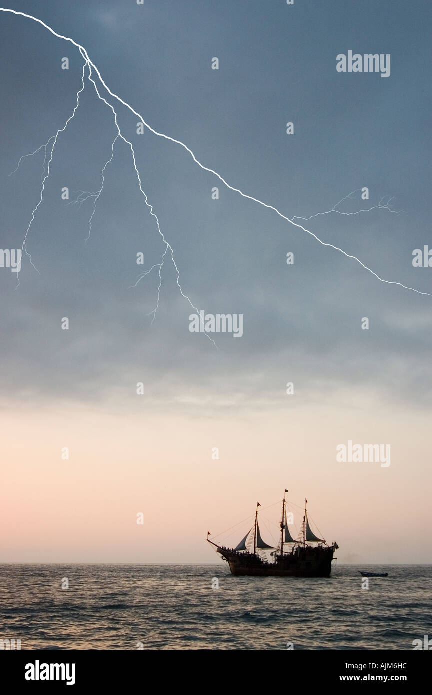 Lightning sailing hi-res stock photography and images - Alamy