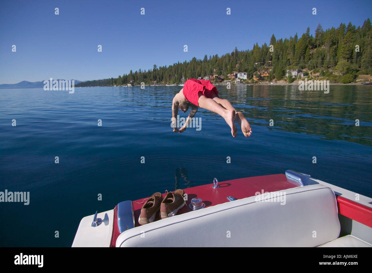 Man diving off boat hi-res stock photography and images - Alamy
