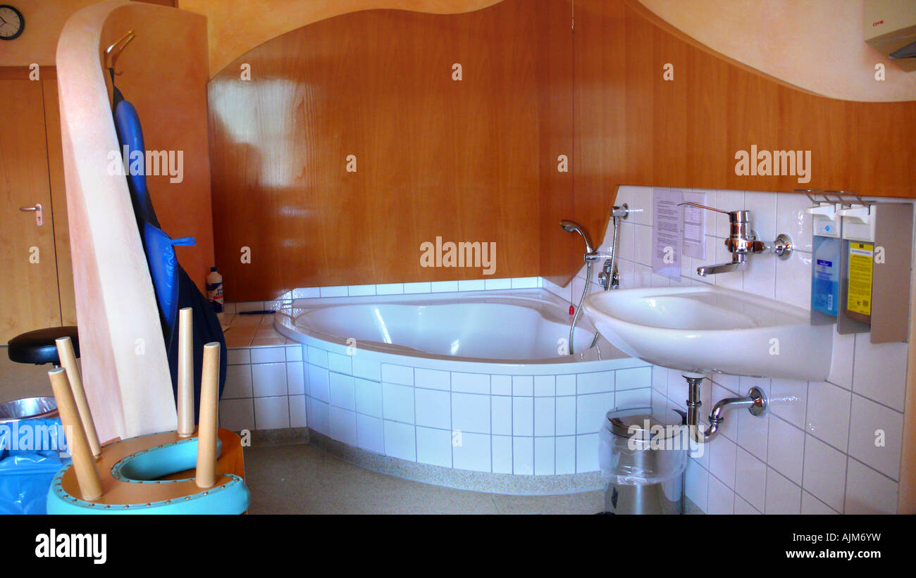 bathtub for birthing in the delivery room Stock Photo - Alamy