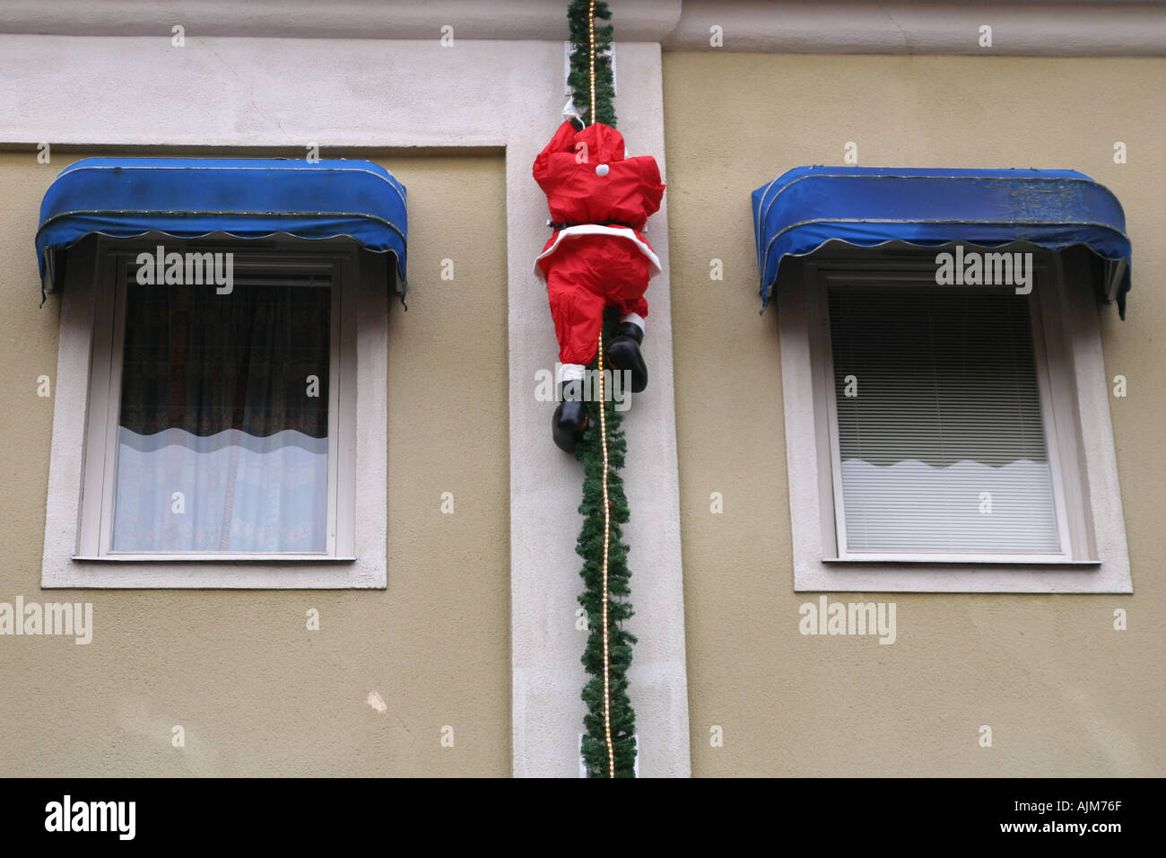 Climbing santa claus hi-res stock photography and images - Alamy