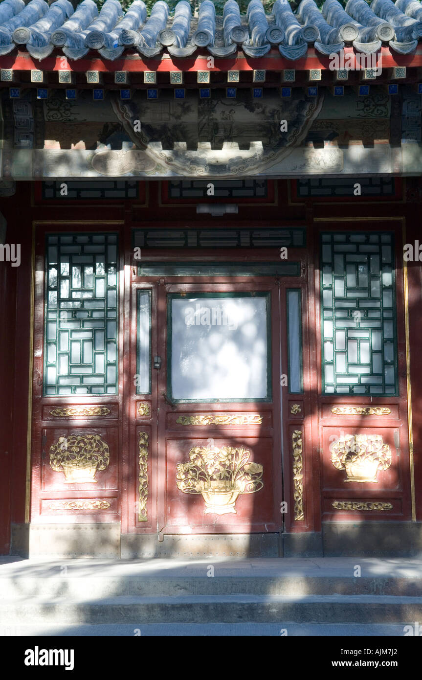 Traditional red gate in imperial garden Summer Palace in Beijing Stock ...
