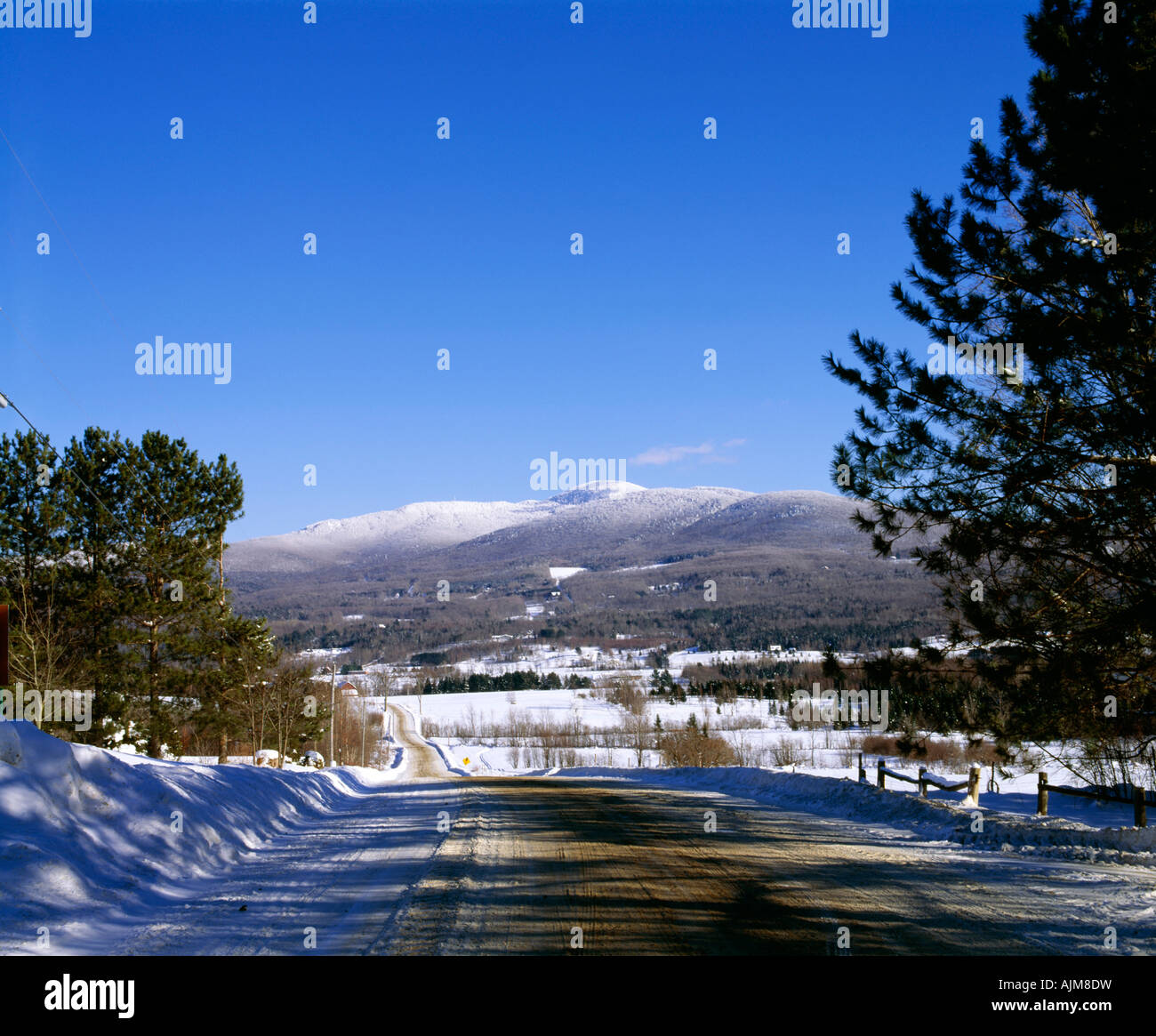 Rural winter roads hi-res stock photography and images - Alamy
