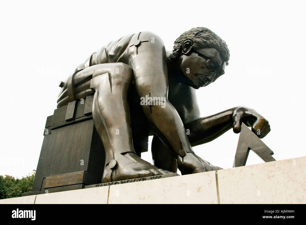 Sir isaac newton sculpture british library hi-res stock photography and ...