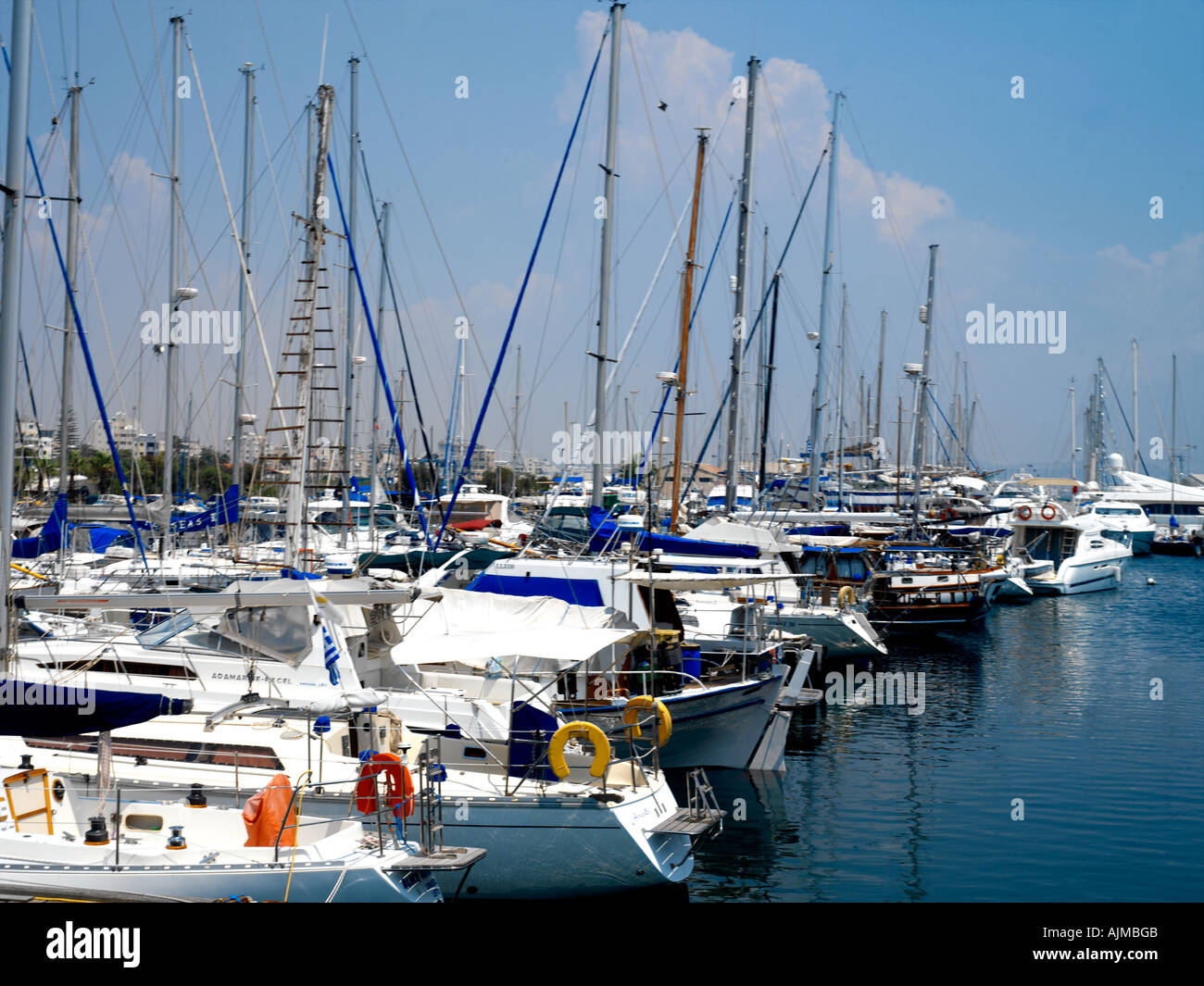 Moorings in harbour hi-res stock photography and images - Alamy