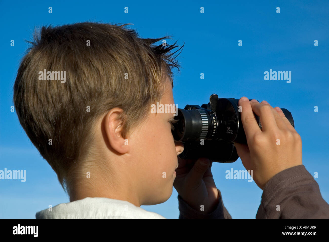 young boy looking through binoculars Stock Photo - Alamy