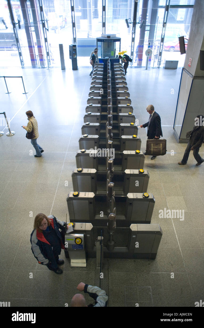 Ticket Barriers at Waterloo Underground Station London Stock Photo - Alamy