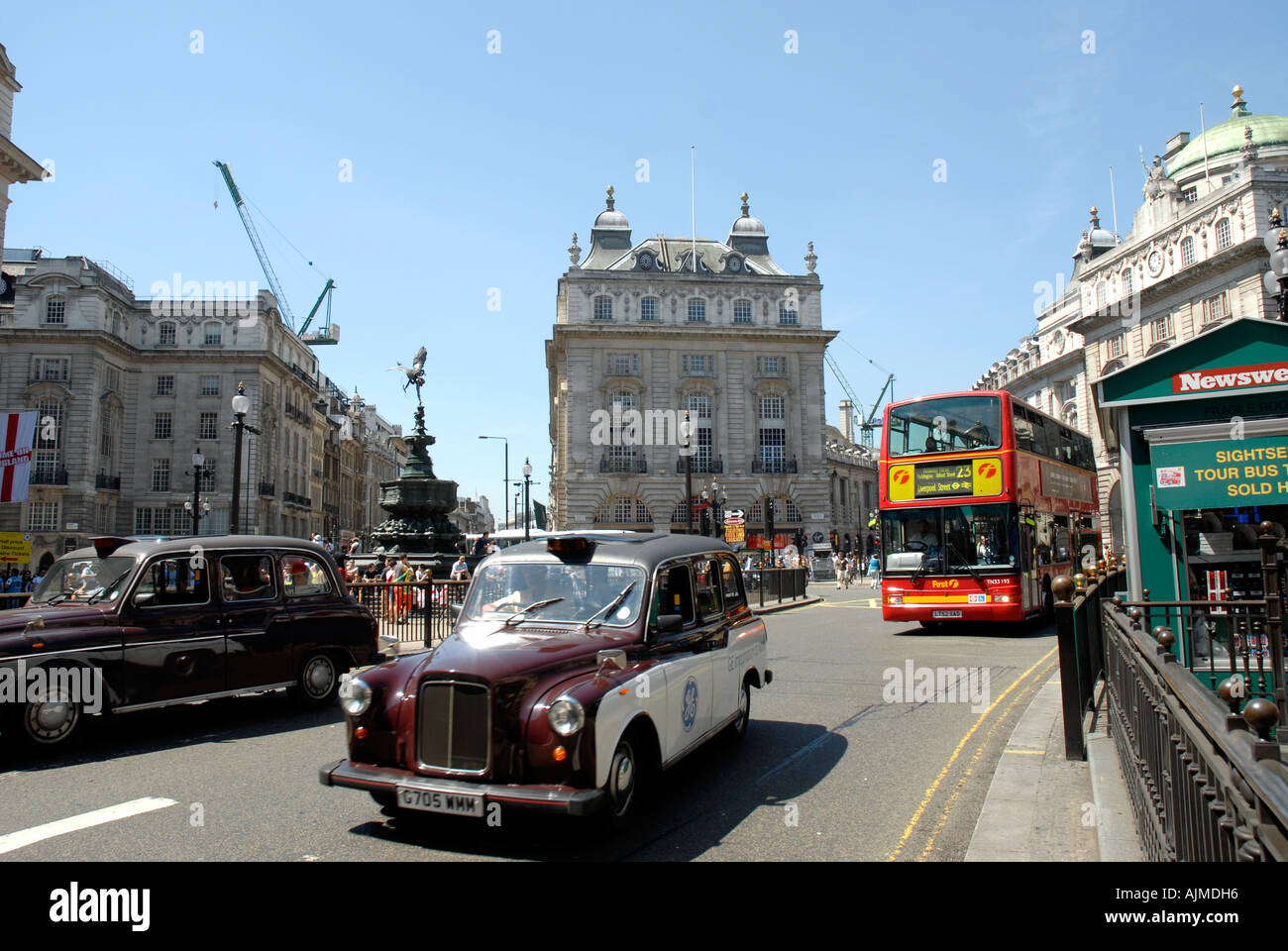Taxi and bus image in Piccadilly Circus London Stock Photo - Alamy