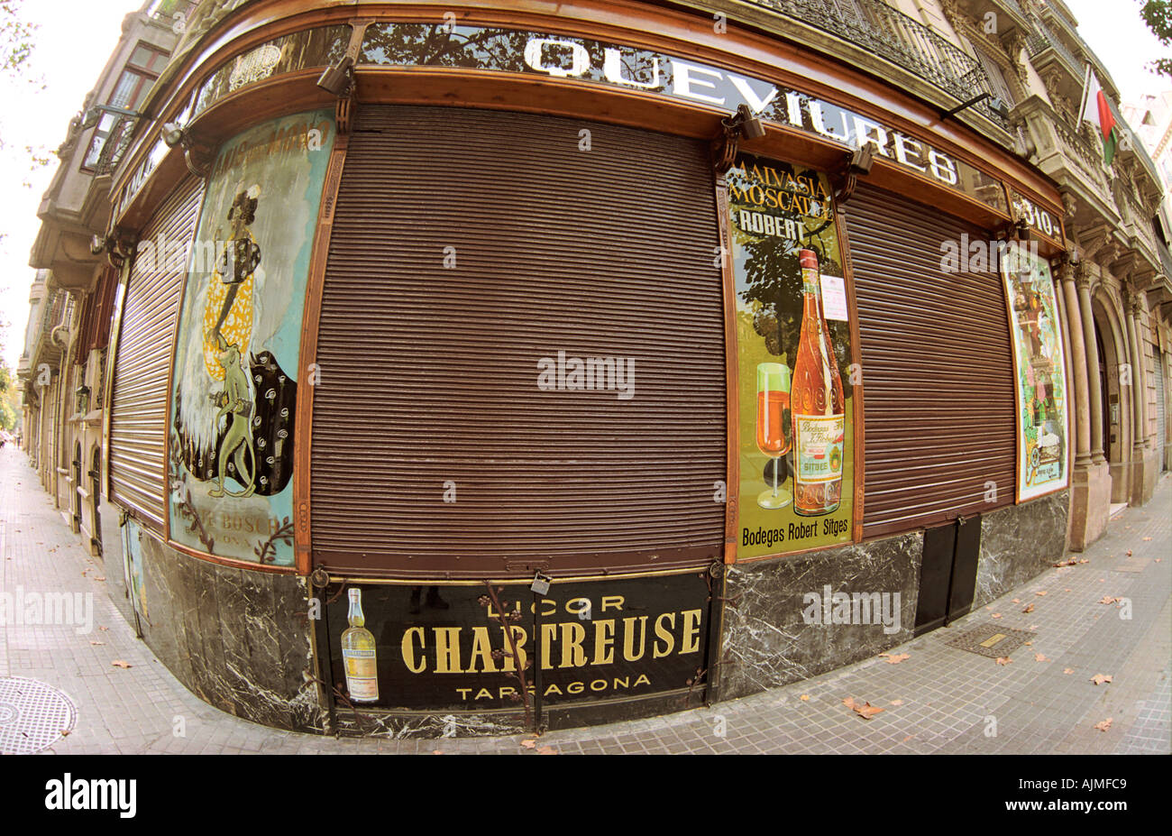 Corner store in Barcelona Spain Stock Photo - Alamy