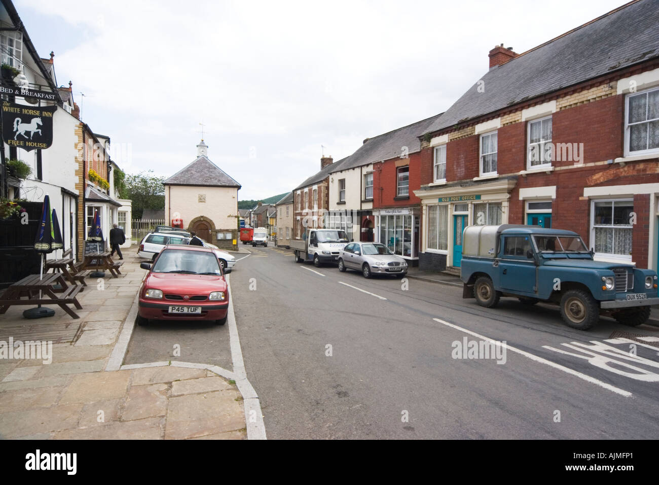 Clun pub hi-res stock photography and images - Alamy