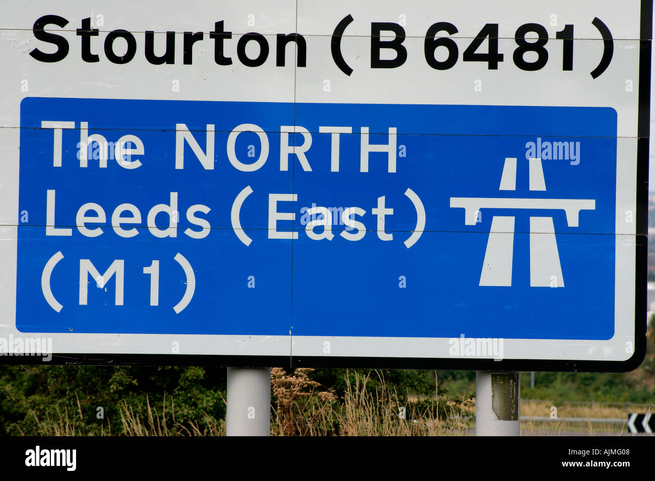 M1 motorway sign north hi-res stock photography and images - Alamy