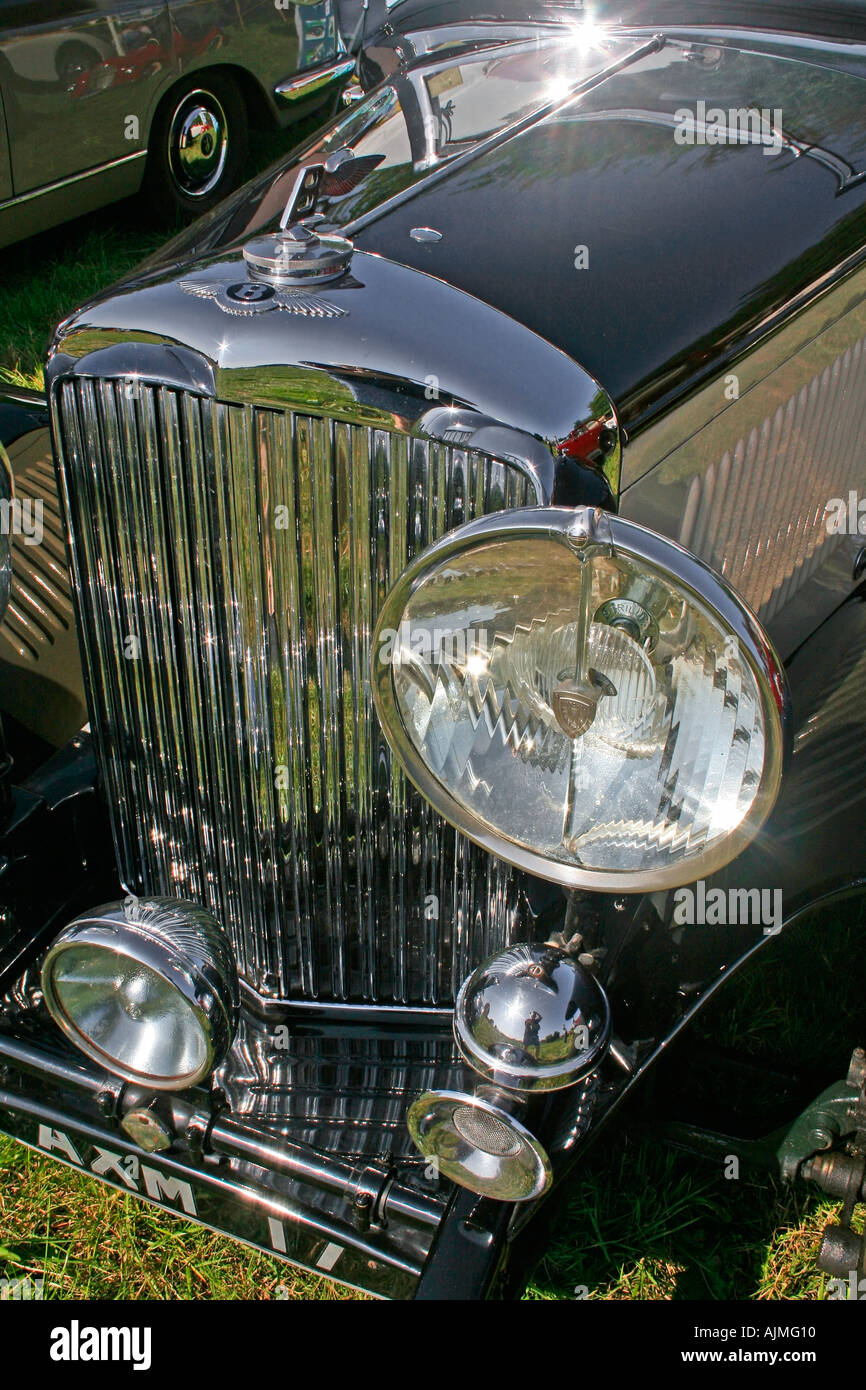 Bentley classic car bonnet detail Stock Photo - Alamy