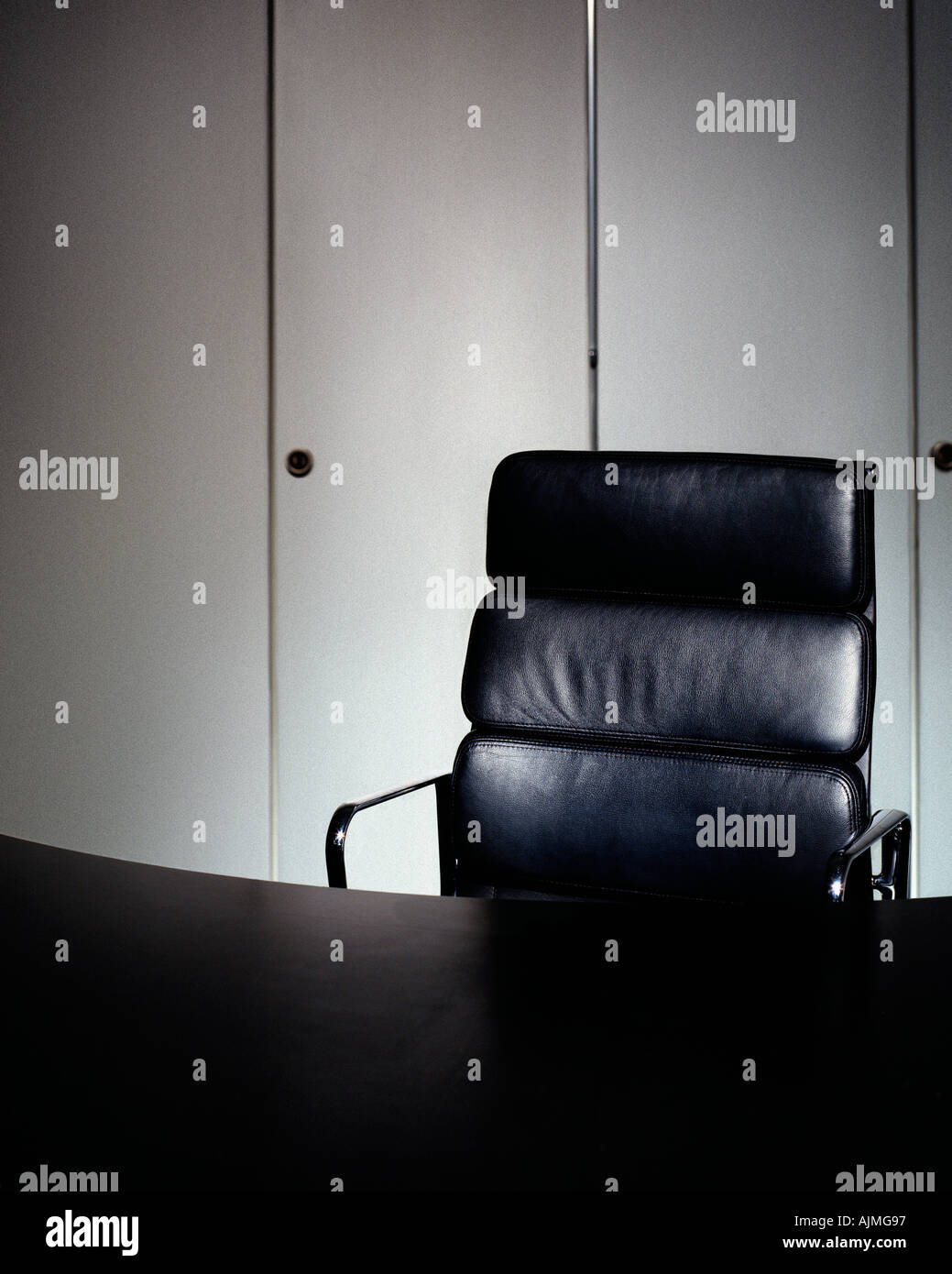 Office chair and empty desk Stock Photo - Alamy