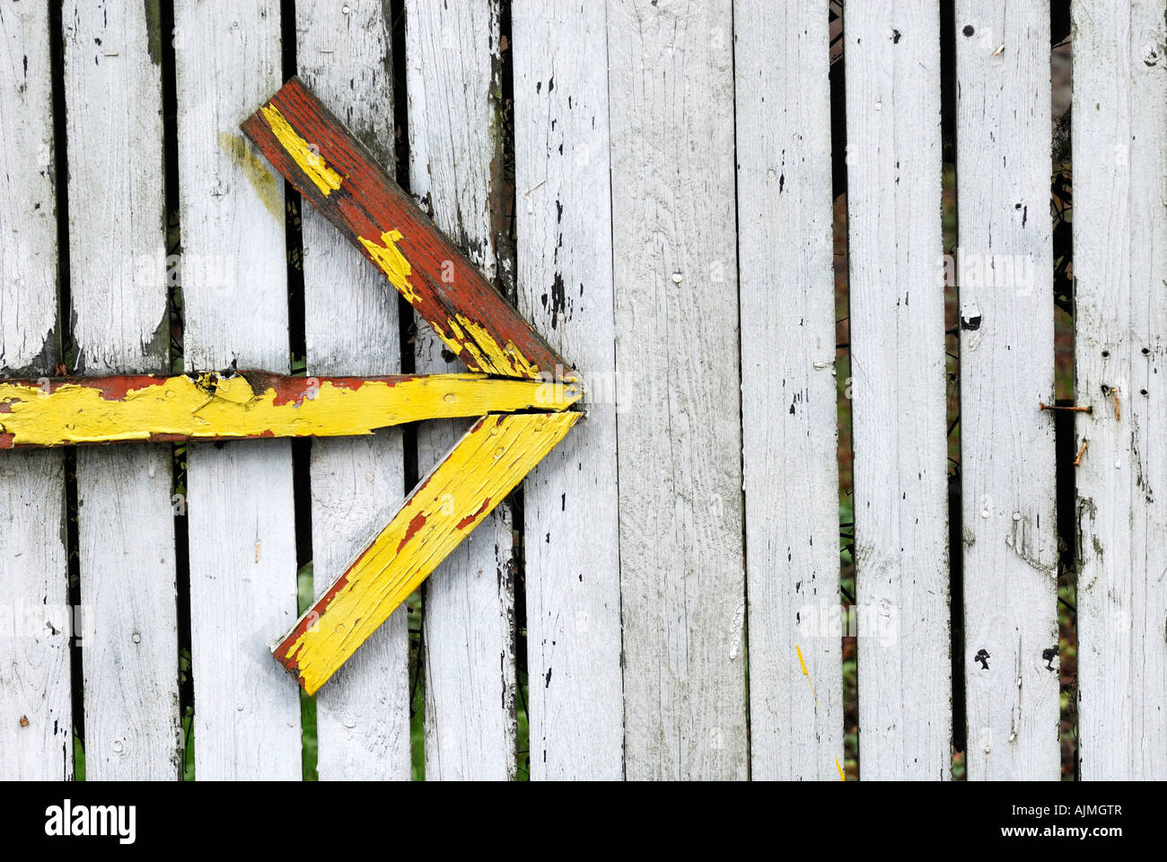 An arrow drawn on a wood wall Stock Photo - Alamy