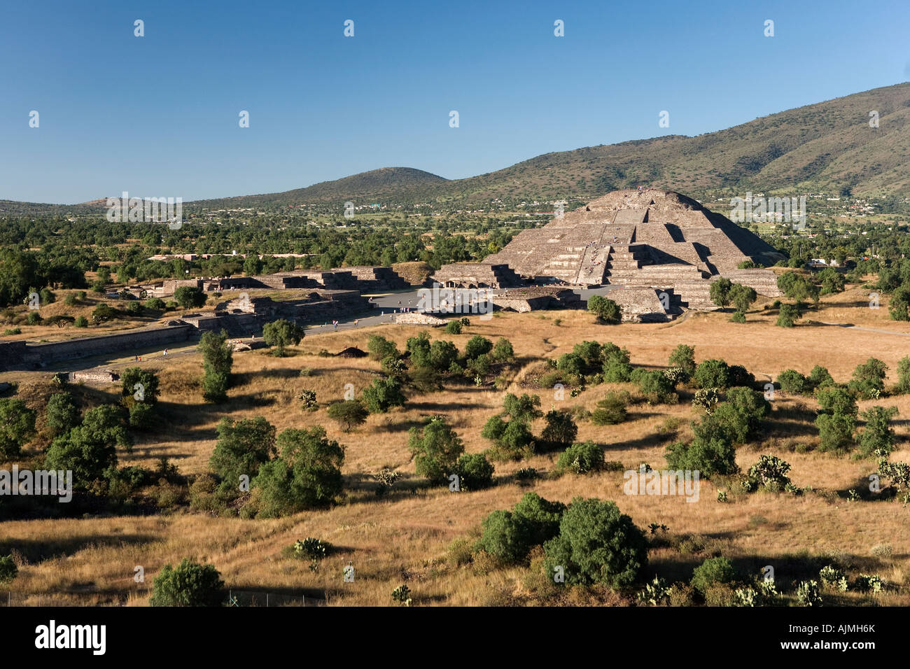 Pyramid of the Moon Piramide de la Luna and the ancient Atzec ...