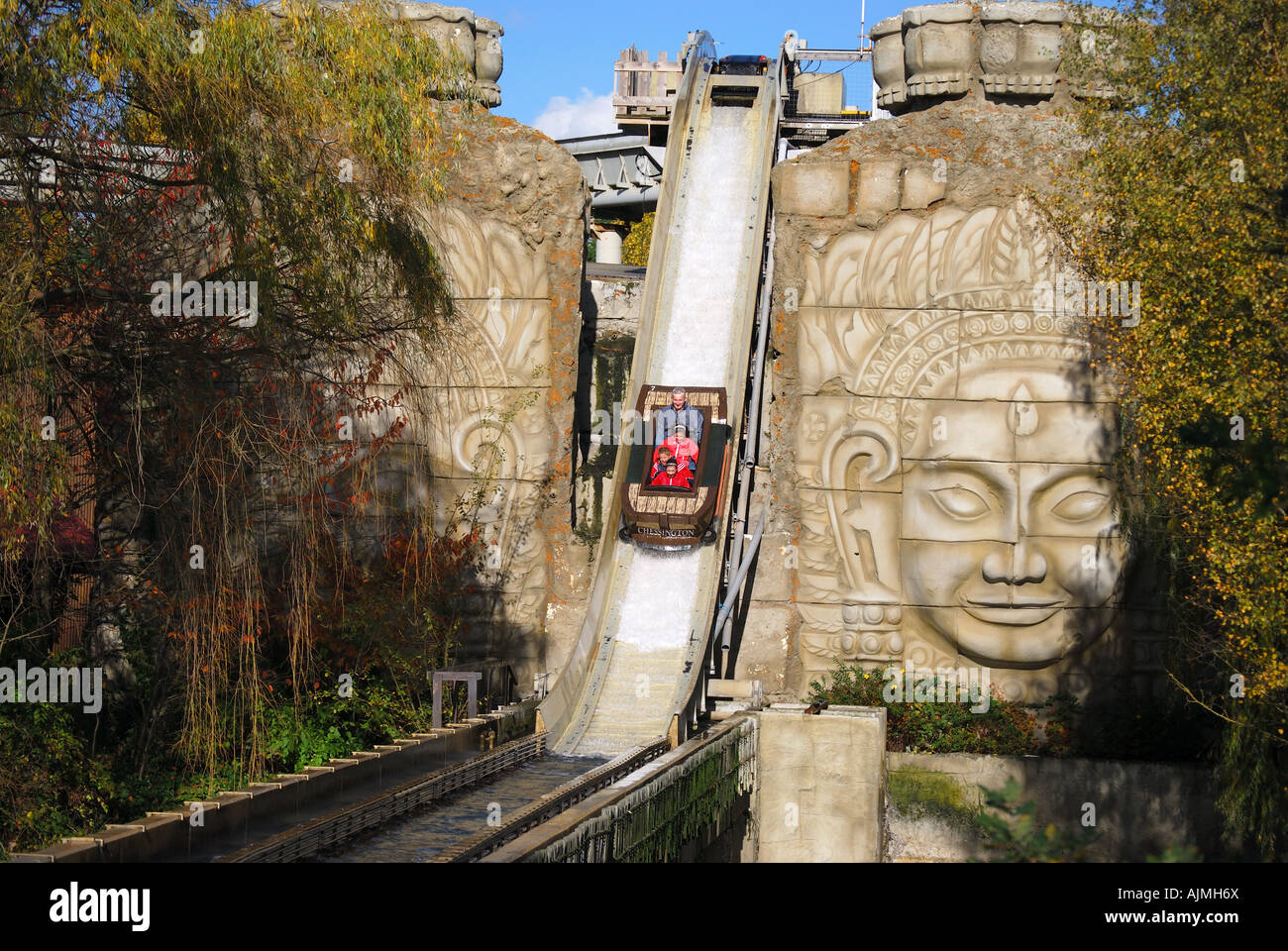 Chessington world of adventures ride hi-res stock photography and ...