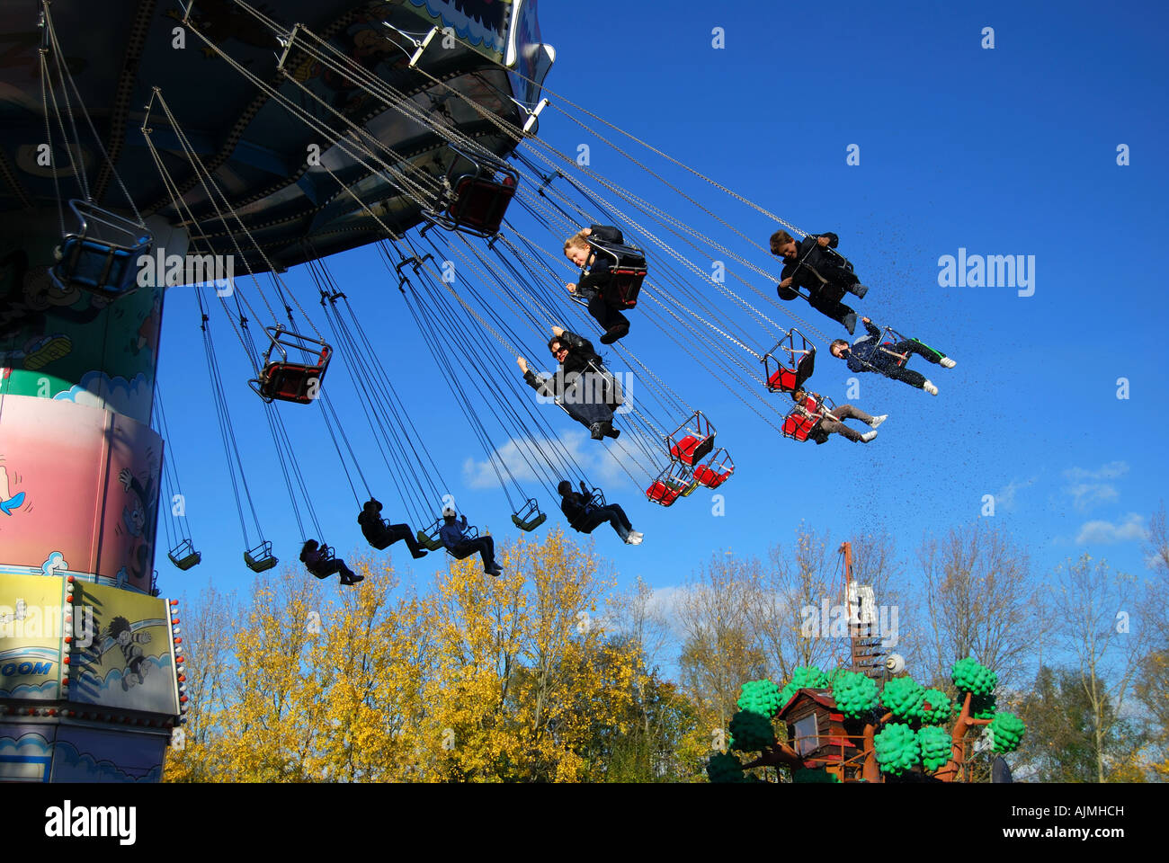 'Billy's Whizzer' Waveswinger Ride, 'Beanoland', Chessington World of ...