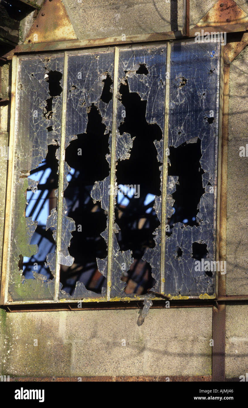 Sliding sash windows hi-res stock photography and images - Alamy