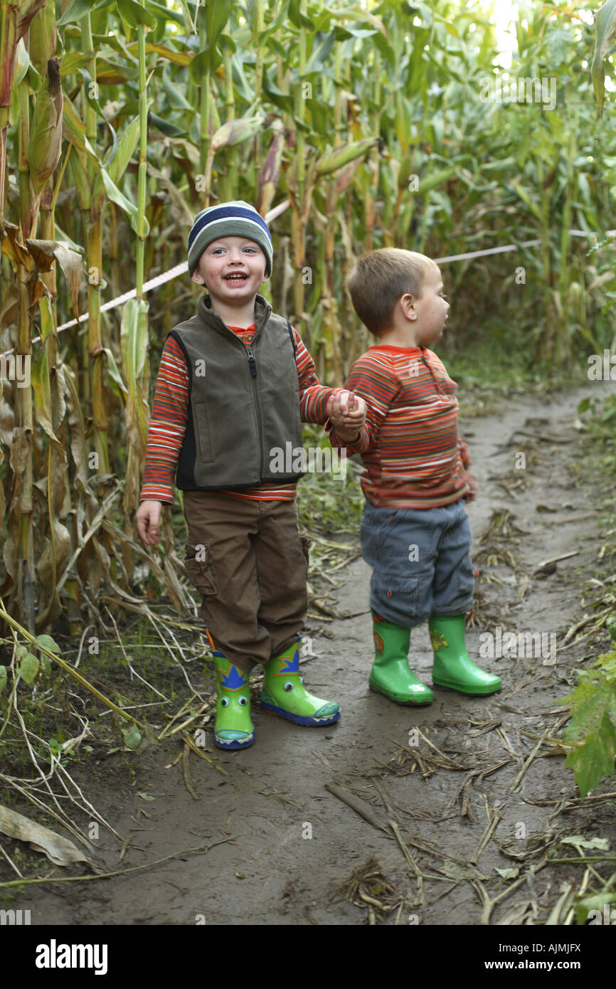 Child corn maze hi-res stock photography and images - Alamy