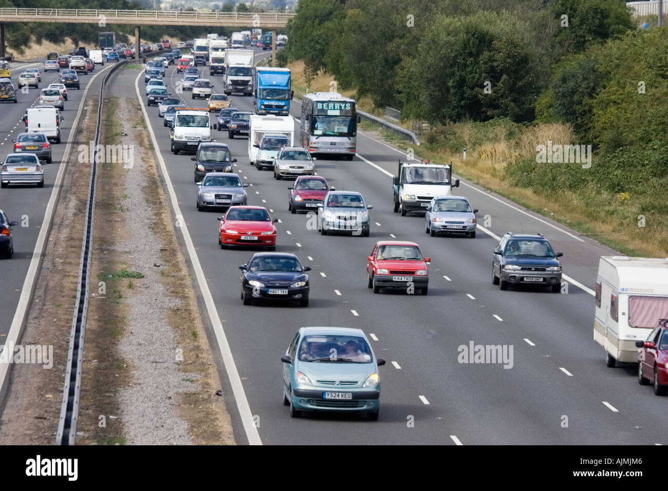 Bank holiday motorway hi-res stock photography and images - Alamy