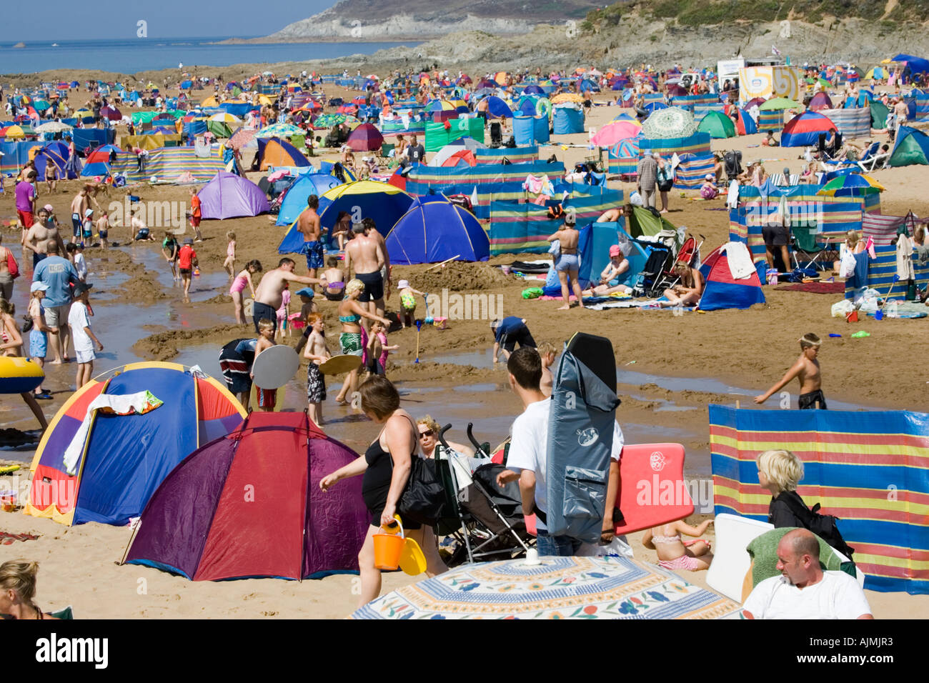 Crowded beach woolacombe in devon hi-res stock photography and images ...