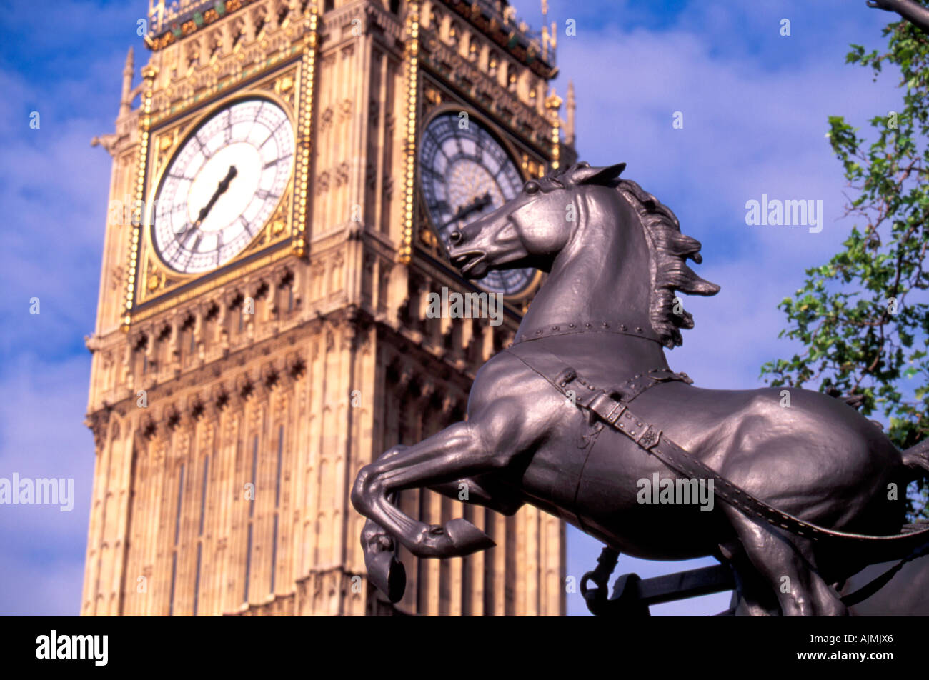 The queen of time sculpture clock hi-res stock photography and images ...