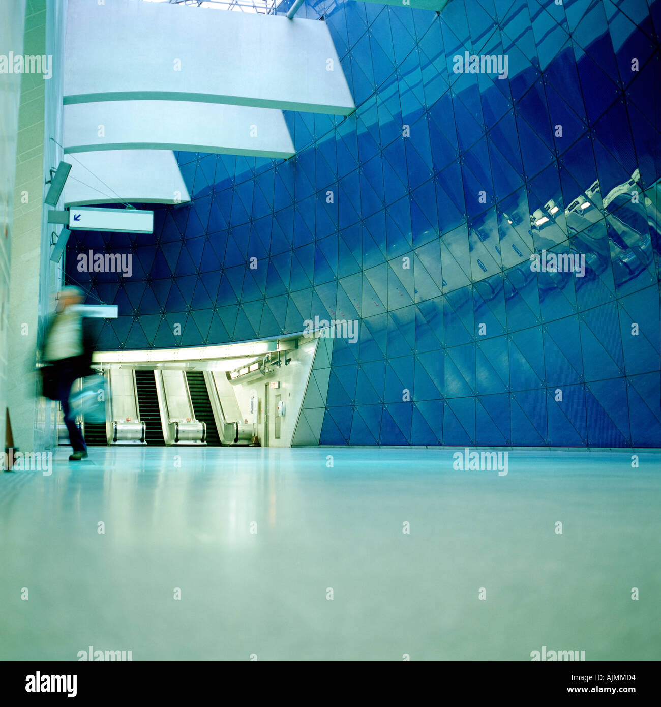 In entrance hi-res stock photography and images - Alamy