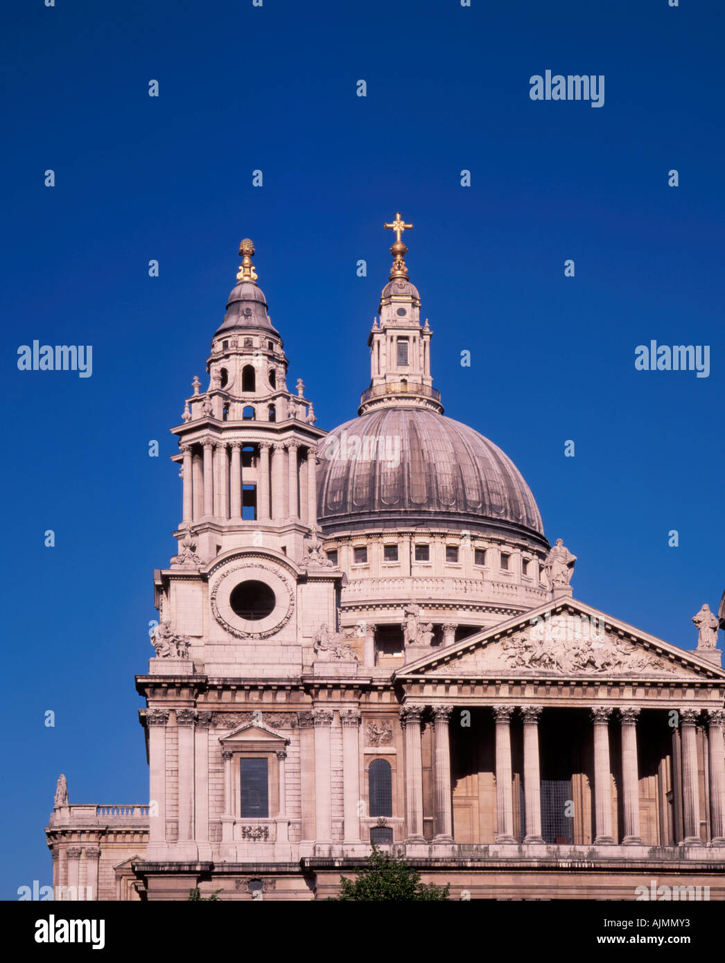 Closeup dome st pauls cathedral hi-res stock photography and images - Alamy