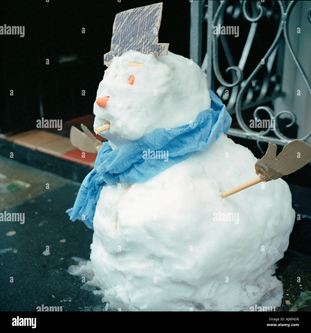 Snowman weather hi-res stock photography and images - Alamy