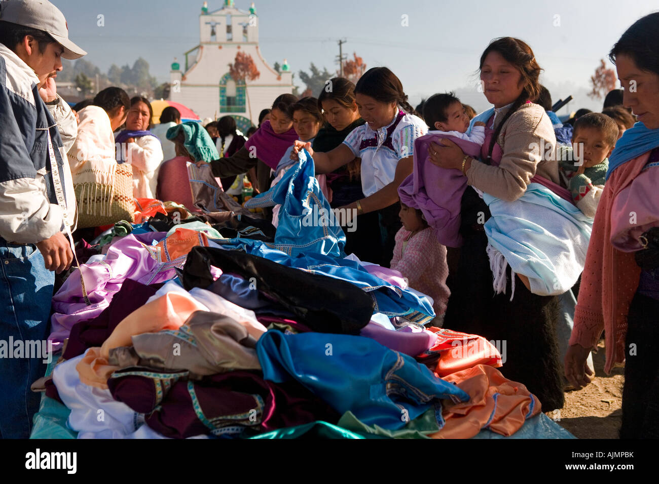 San juan chamula market clothes hi-res stock photography and images - Alamy
