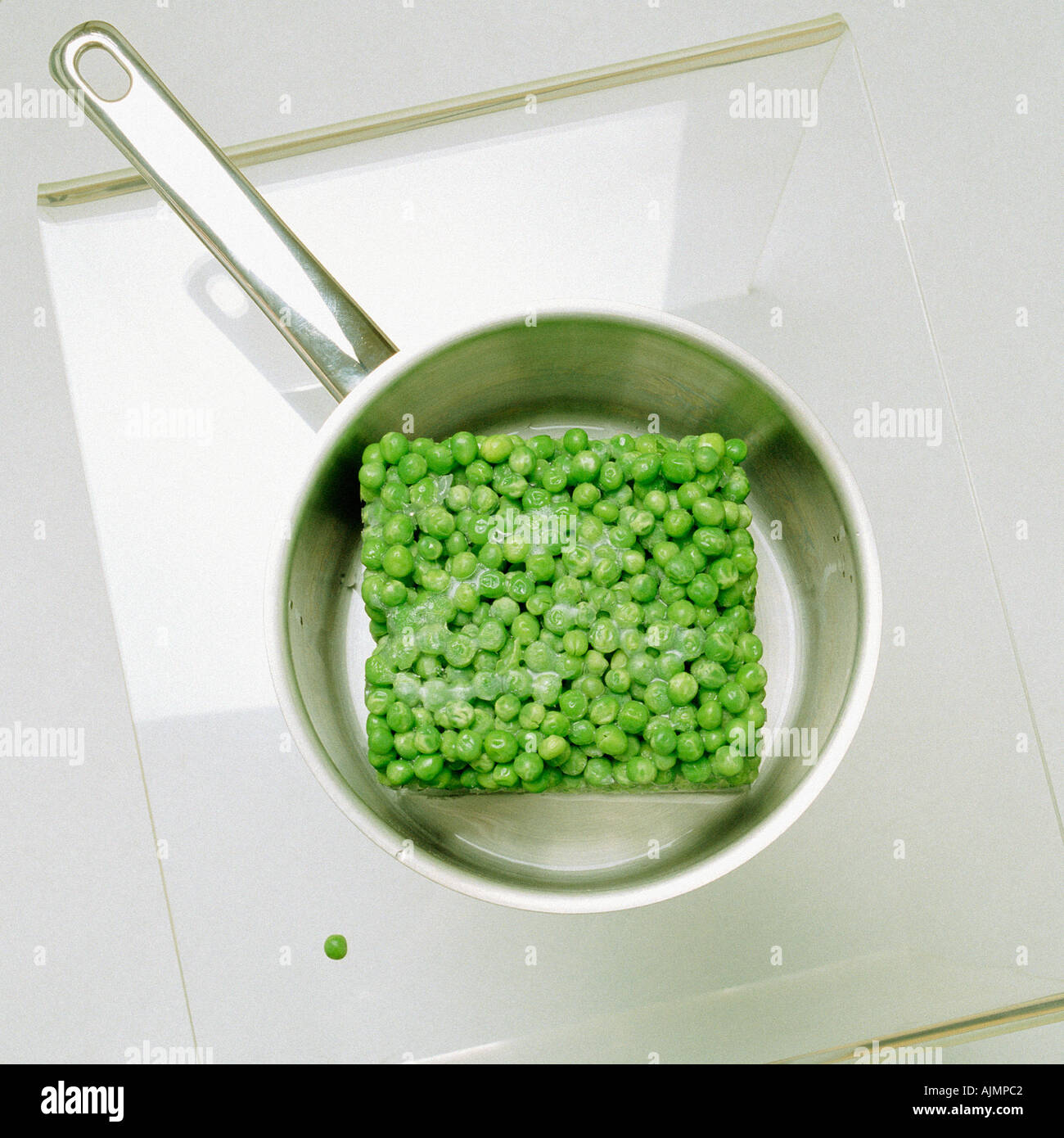 Square podded pea hi-res stock photography and images - Alamy