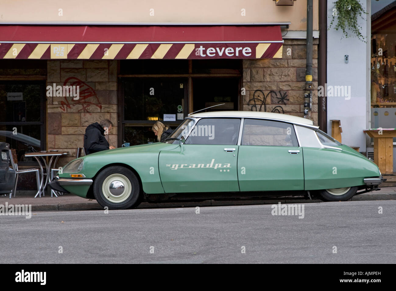 Green citroen ds hi-res stock photography and images - Alamy